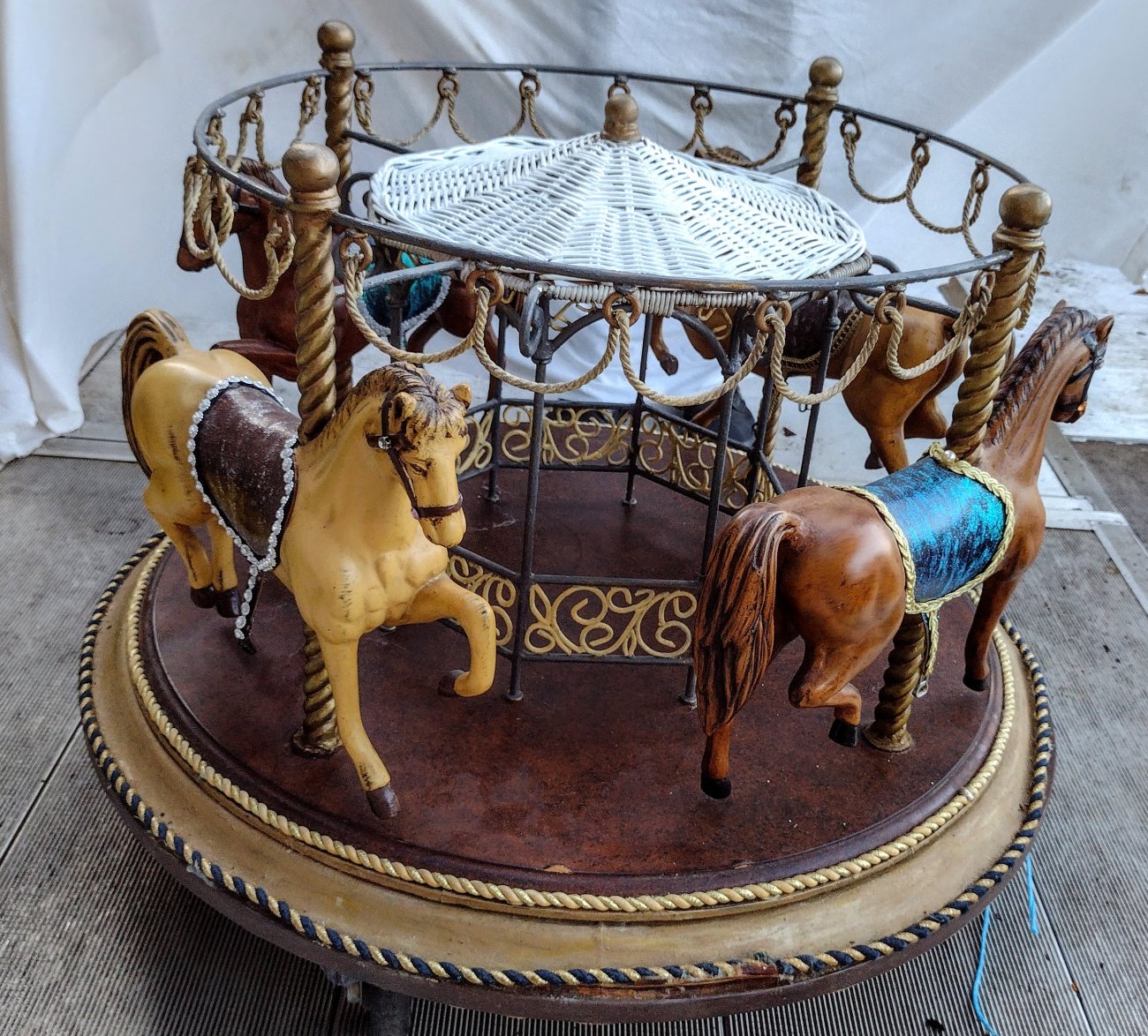 Custom Painted Carousel 4 Horse Table > Carousel Tables & More ...